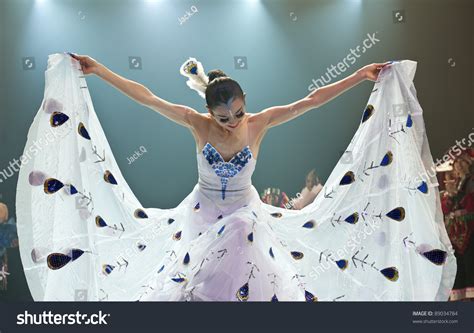 Chengdu Oct 27 Chinese Famous Dancer Yang Liping Performs Peacock