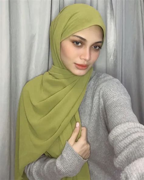 11 Portraits Of Danisa Tengku Tezis Ex Wife Who Is Said To Be