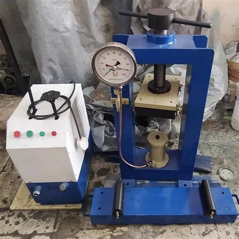 Analog Compression Strength Tester For Laboratory Capacity 100 Ton