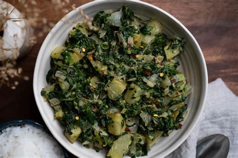 Creamy Saag Aloo Easy Spinach And Potato Curry