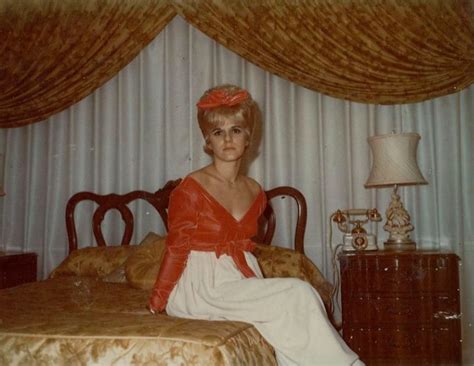 40 Amazing Vintage Photos That Show What Women Looked Like In The 1960s