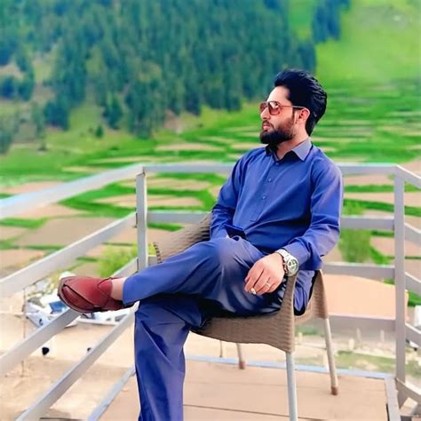 ‎مالک وفا گلگتی‎ Wafa Writes • Threads Say More