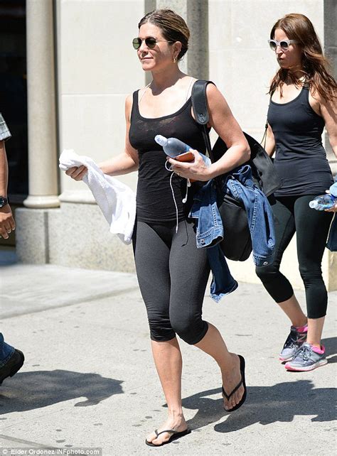 Jennifer Aniston Yoga Pants Jennifer Aniston Looks Fit As She Works