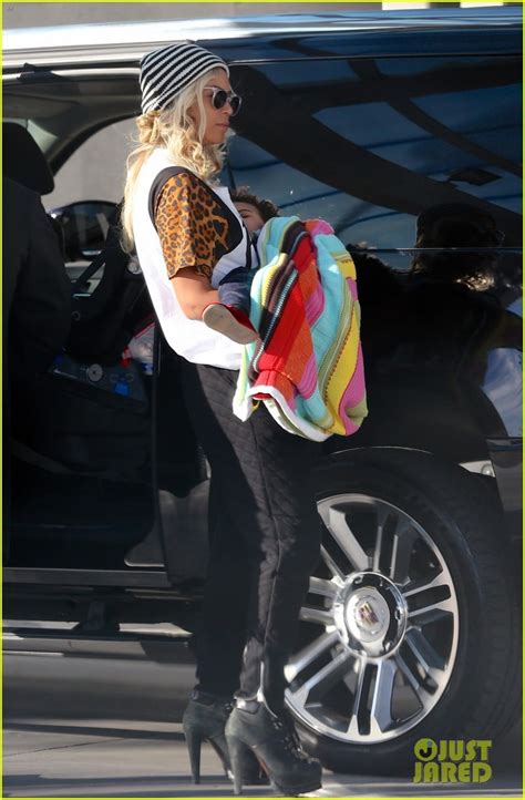 Beyonce Private Plane Ride With Sleeping Blue Ivy Photo 3003241