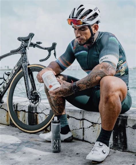 Pin By Sydenham On Men In Lycra Cycling Photography Cycling Apparel