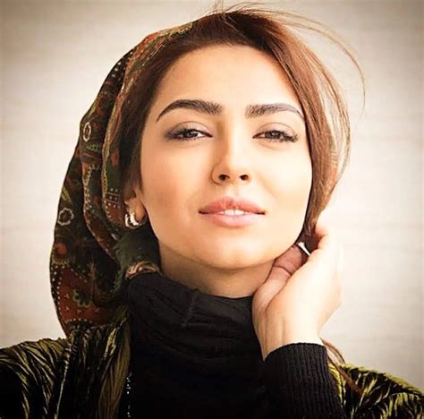 سلفی پربازدید مونا کرمی با مادر و فرزندش