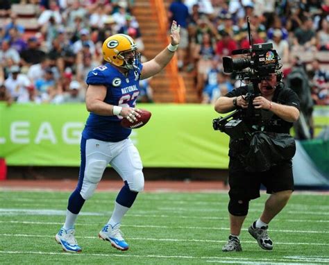Jeff Saturday Hiked The Ball To Peyton Manning In The Pro Bowl 1 27 13