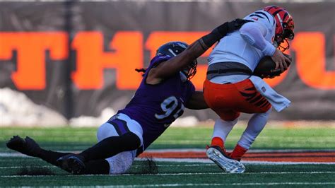 Tavius Robinsons Return Keys A Defensive Gem By The Ravens Ap News