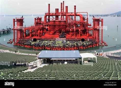 Bregenzer Festspiele Die Bregenzer Festspiele Oil Rig Bühne Für La