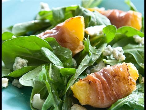 Recipe Arugula Salad With Peaches And Blue Cheese Whole Foods Market