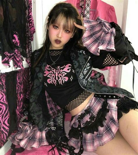 Pin On Aesthetics Alternative Outfits Cute Outfits Edgy Outfits