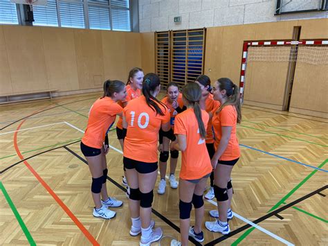 Das Volleyball Team Der Ahs Bruck Mur