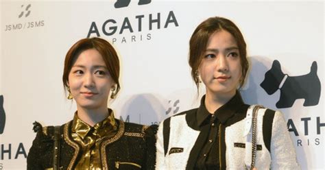 류효영 류화영 쌍둥이 자매 두 손 꼭 잡고