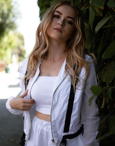 Viktoria Vernik Feet