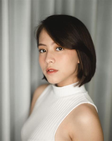 Biodata Adhisty Zara Pemeran Riani Di Virgo And The Sparklings Agama