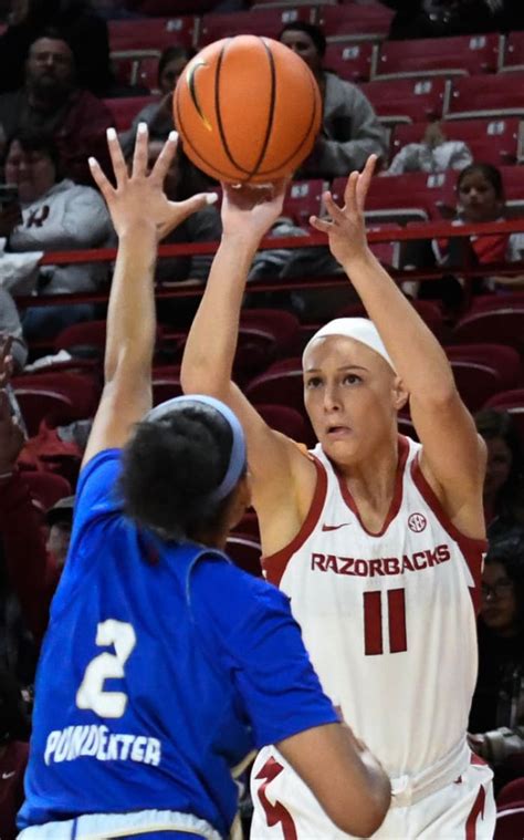 Razorbacks Start Fast Then Hang On To Down Tulsa Sports Illustrated