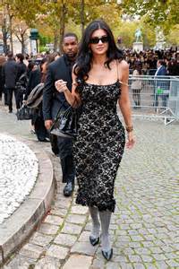 Kylie Jenner Pairs Her Slinky Lace Lbd With A Divisive Shoe Trend