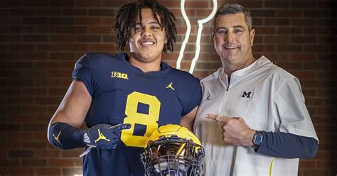 4 Star Defensive Lineman Devan Houstan Commits To Notre Dame Football