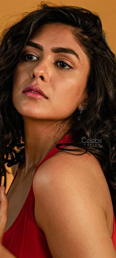 Mrunal Thakur Hot Face Rlustiwood