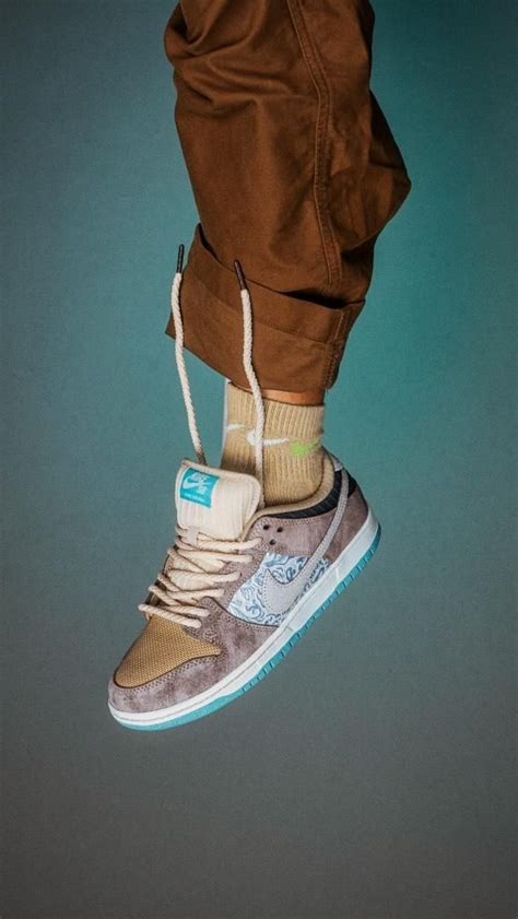 Sneak With Luigi John On Instagram Big Money Savings Behind The Scenes Sb Dunks Get Lit