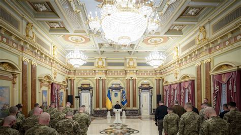 Зеленський відзначив держнагородами учасників курської операції і надав українське громадянство