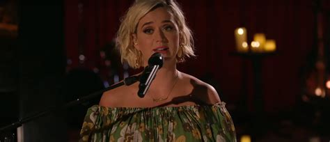 Katy Perry Lança Show Acústico No Mesmo Bar Onde Começou Sua Carreira