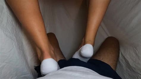 我在等待 Pt1 射液时用白色袜子挤压我的球