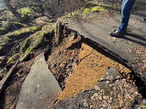 Vej Er Forsvundet Efter Jordskred Tv Midtvest