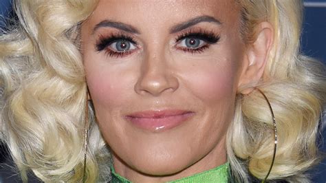 Jenny Mccarthys Behavior On The Masked Singer Has Twitter Seeing Red