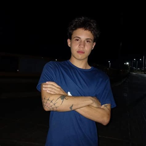 Alecbloom Cam Model Free Live Sex Show And Chat Stripchat