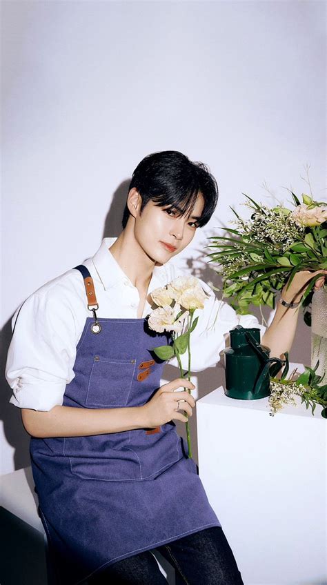 𝐙𝐁𝟏 𝐖𝐀𝐋𝐋𝐏𝐀𝐏𝐄𝐑 Sung Hanbin 성한빈 Hanbin Singing Birthday Photos