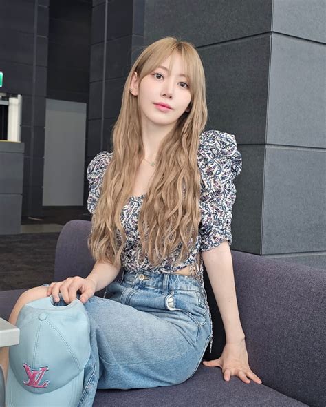 240822 Sakura Instagram Update Kpopping