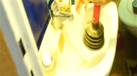 Crazy Fetish Diva Dishwashing And Clogged Sink Mp4