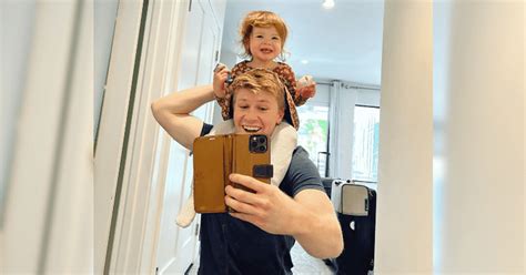 Robert Irwin Shares Adorable Uncle Life Selfie With Niece Scoop Upworthy