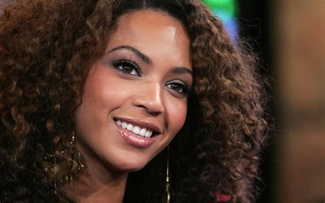 Smiling Beyonce
