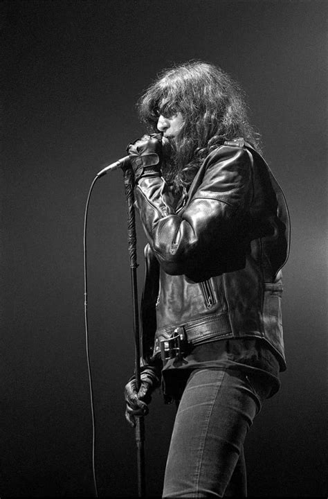 Pin By ₊˚⊹ ᥫ᭡ℝ𝕖𝕟𝕖𝕖⋆𐙚₊˚⊹♡ On Joey Ramone Joey Ramone Ramones Iggy Pop
