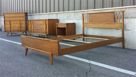 Mcm Style Bedroom Furniture At Tracey Parmelee Blog