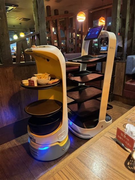 「機械人生氣」罕見畫面曝光！ 日本2送餐機械人走道僵持「拒絕讓路」