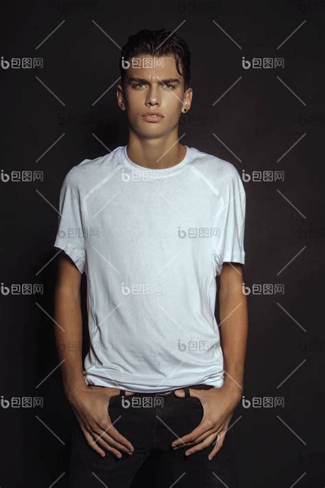 女生脱光衣服高清图片下载 女生脱光衣服图片 女生脱光衣服素材 包图网企业站