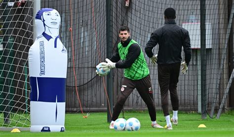 St Paulis Torwart Pech Nimmt Kein Ende Jetzt Hat Es Den Nächsten