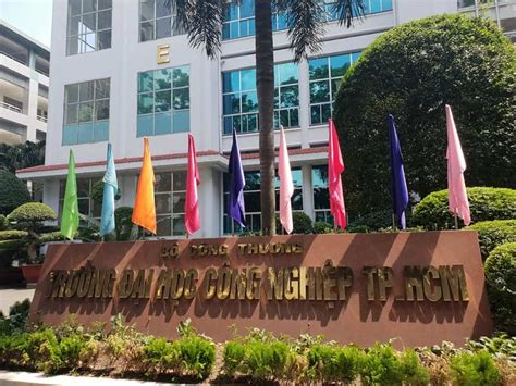 HỌC PHÍ ĐẠI HỌC CÔNG NGHIỆP TPHCM NĂM