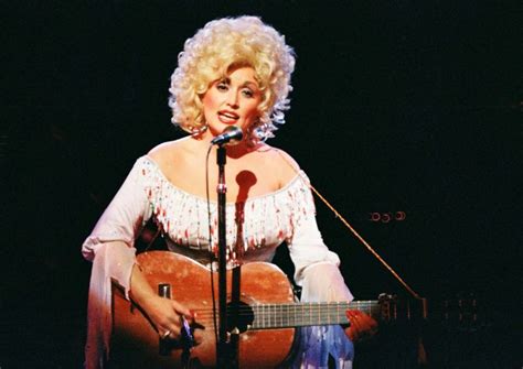 33 Fabulous Photos Show On Stage Styles Of A Young Dolly Parton