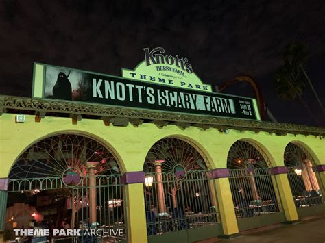 Main Entrance At Knotts Berry Farm Theme Park Archive