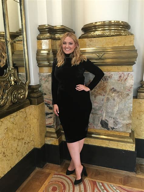 Um Papo Com A Modelo Plus Size Justine Legault Lilian Pacce