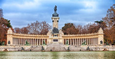 Mermaids Of Retiro Park In Madrid Mermaids Of Earth
