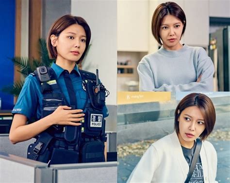 남남 최수영 첫 스틸 공개단발경찰 제복 완벽 소화 전자신문