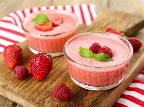 Lezzetli Tarifler Çilekli İrmik Tatlısı Tarifi Lezzet