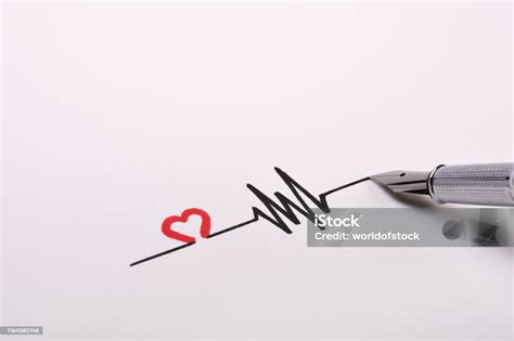 Dibujo De La Mano Del Ritmo Del Corazón Electrocardiograma Concepto De