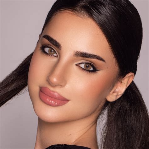 Almond Colored Eyes Guide To Finding Your Eye Shape Makeup Tips For