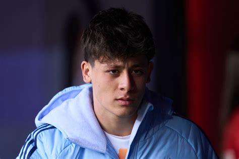 Hes Like Me Mesut Ozil Says He Sees Himself In Arsenal Linked Midfielder